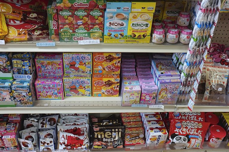 The 20 Best Japanese Snacks You Need To Try | Unique & Fun